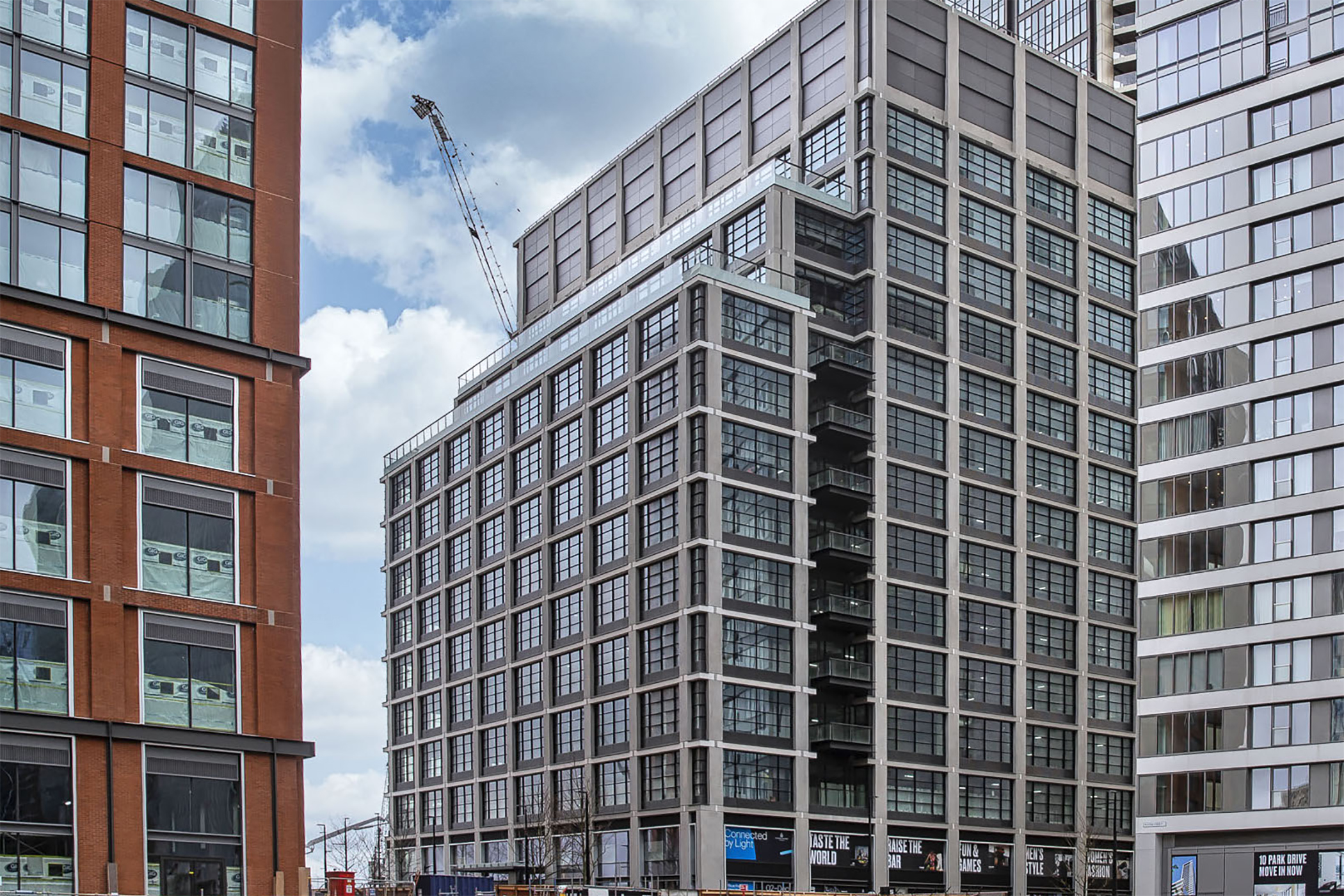 JLL Signs for Canary Wharf Office in Green Lease First