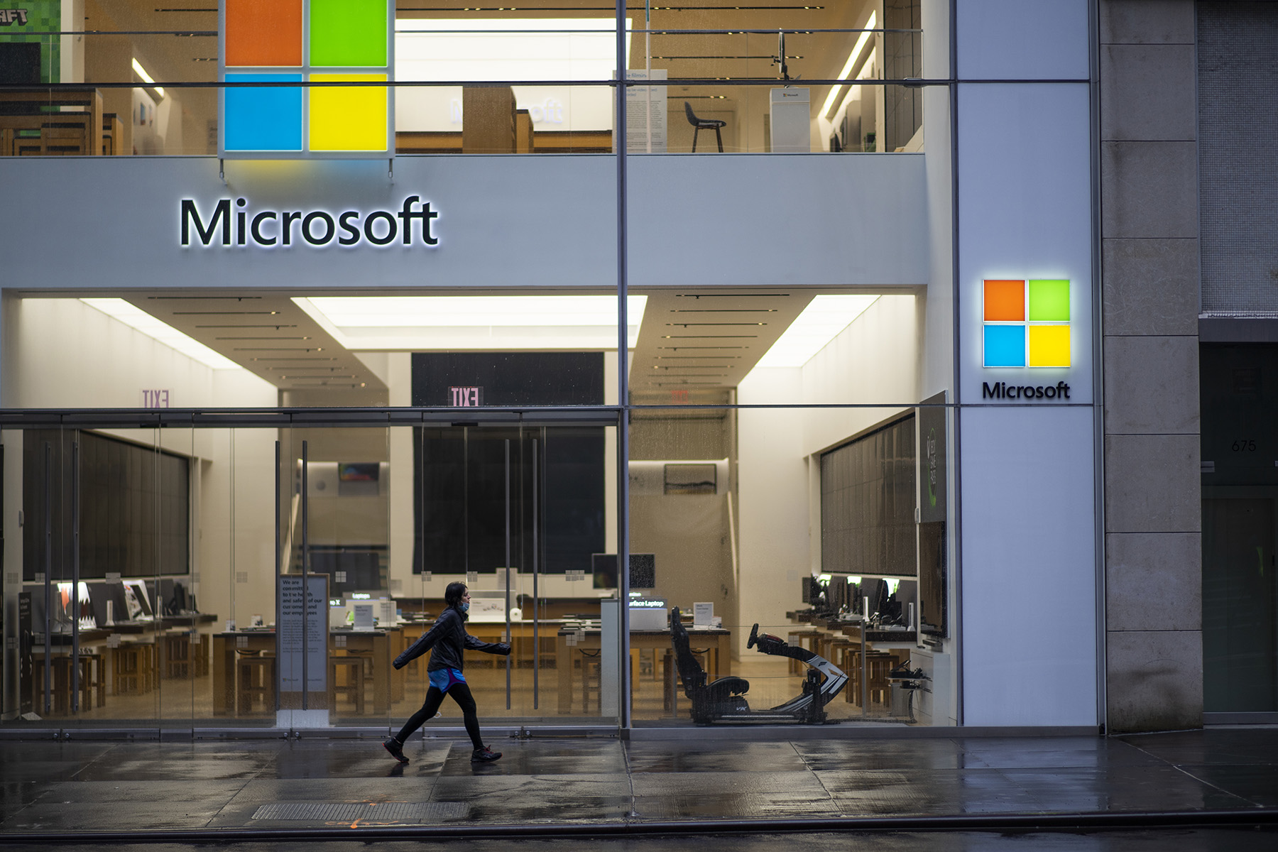 Microsoft shuts Windows for good at global stores, moves all sales online