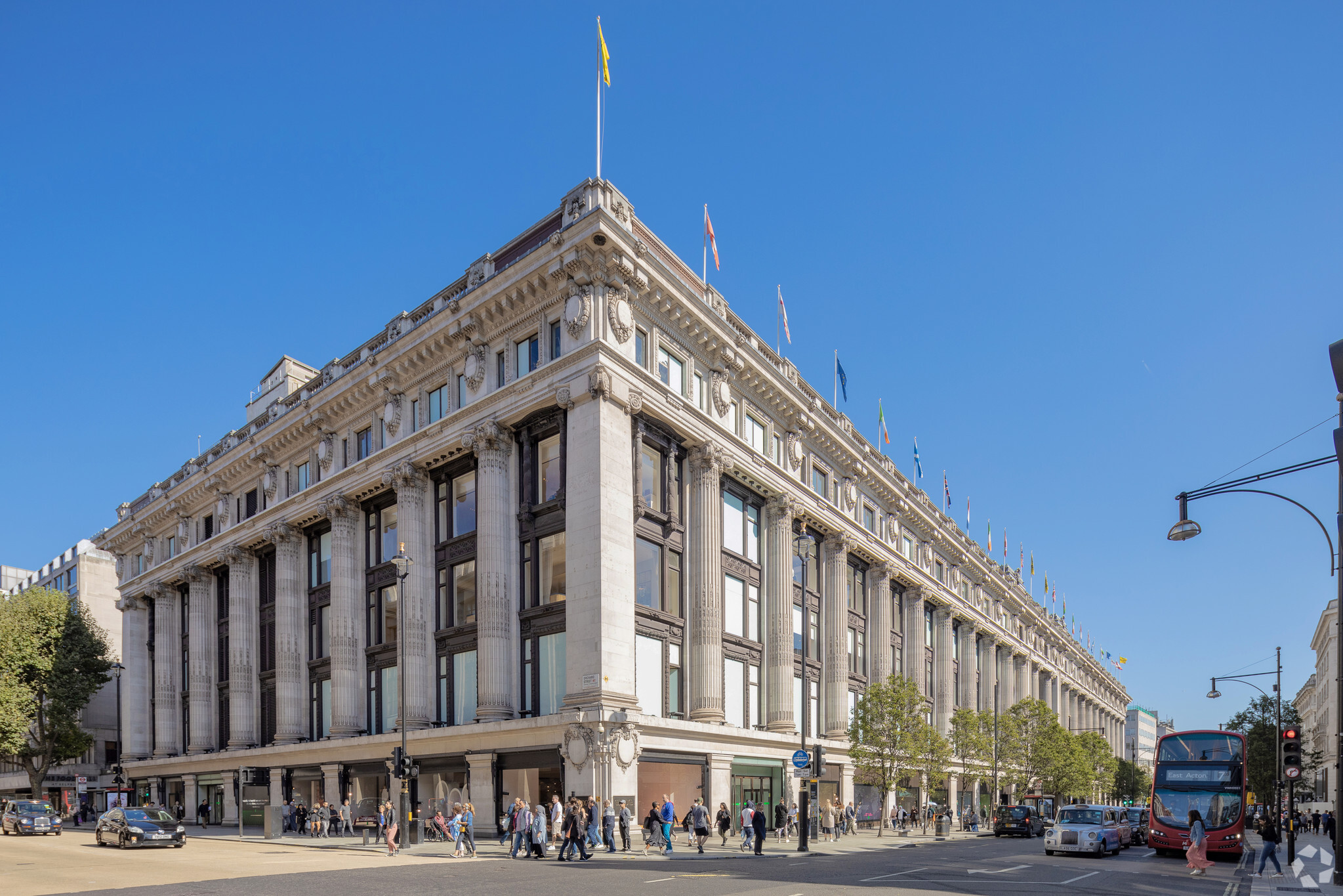 Qatar Leading Bidding for Selfridges