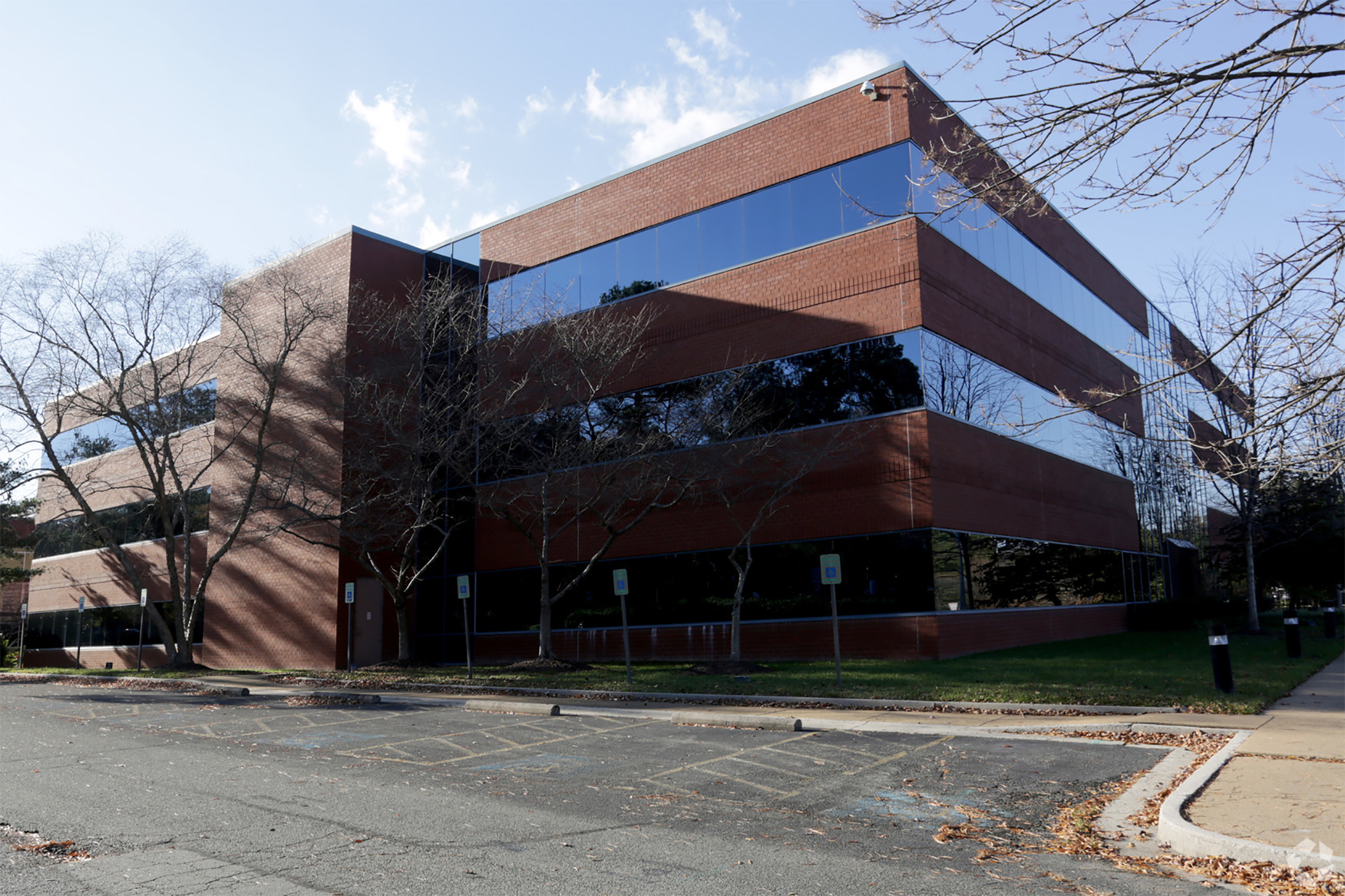 Bank to Move Into Innsbrook Corporate Center