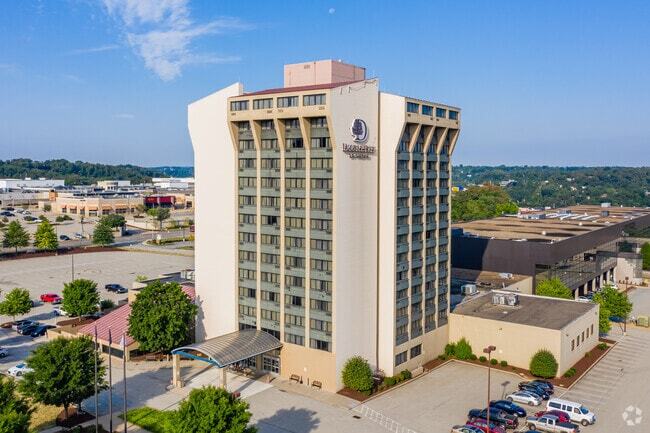 News | Monroeville DoubleTree Hotel Sells at Auction